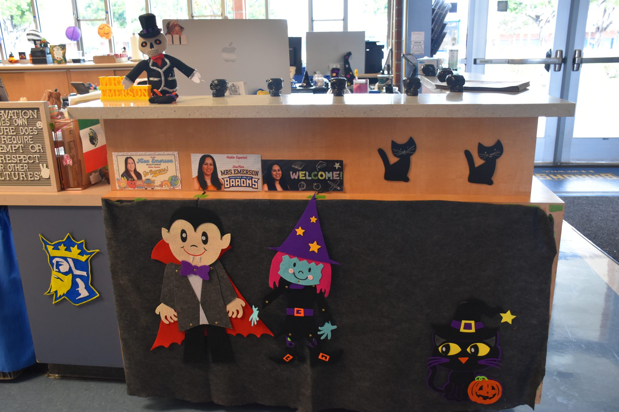 FVHS front office desk decor competition: style your space! – Baron News