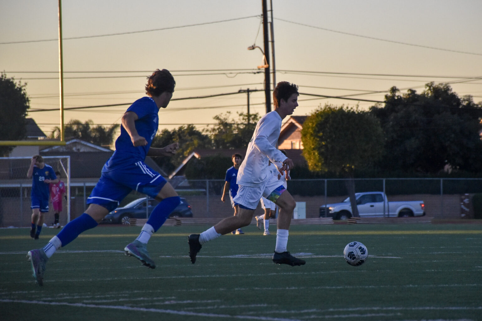 PHOTO ESSAY: Boys’ soccer team shocked by the Edison Chargers – Baron News